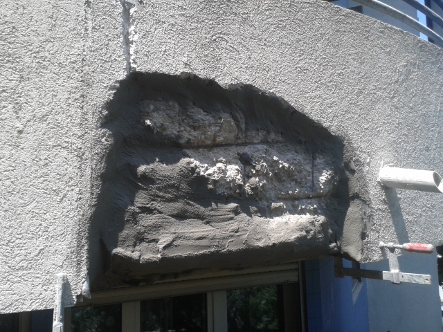 Purge et reprise de bandeau de balcon au 7ème étage à Aix -en-Provence