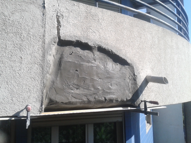 Purge et reprise de bandeau de balcon au 7ème étage à Aix -en-Provence