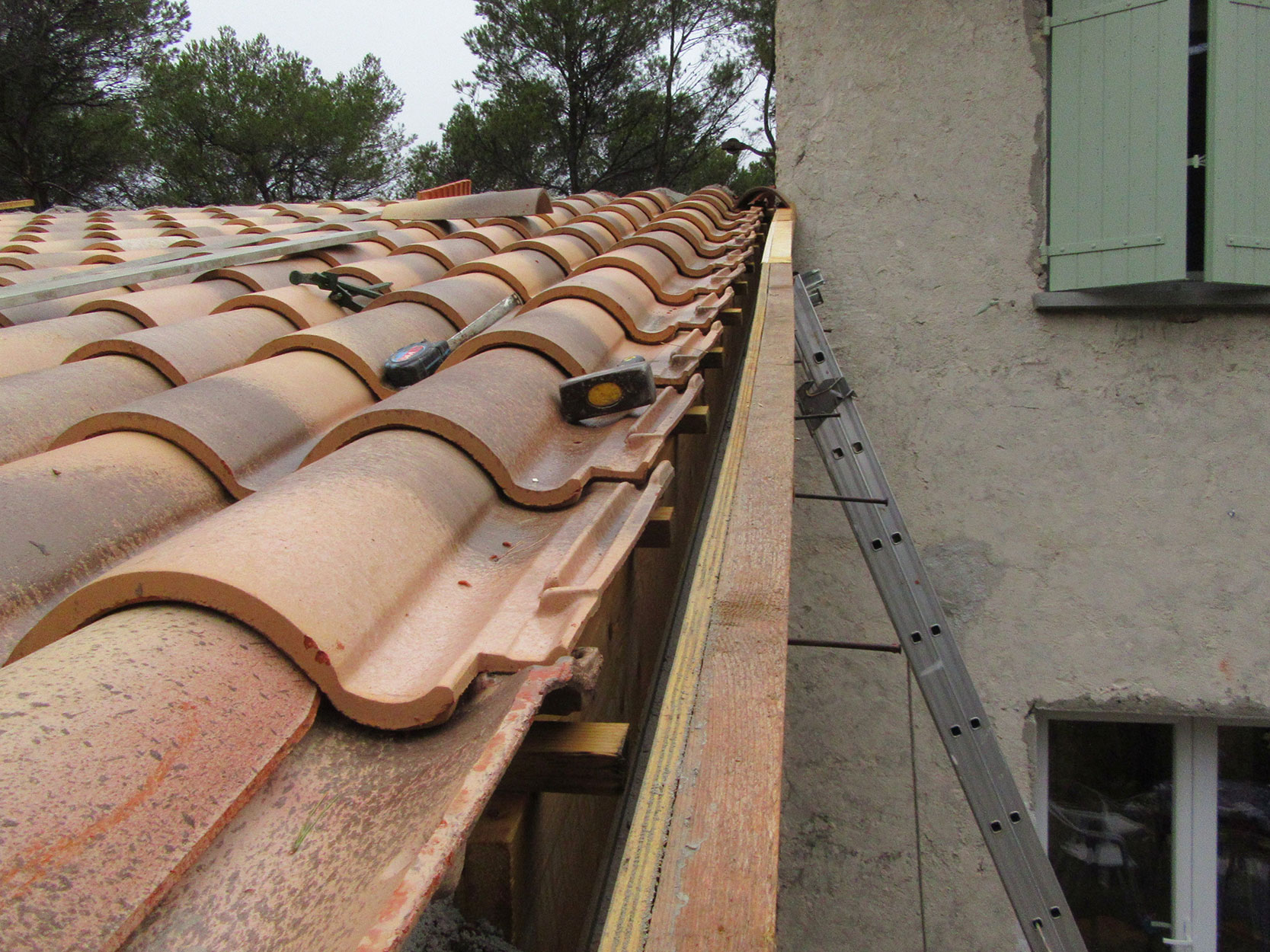 Créations de génoise, faitage et rive d'une toiture à caractère ...